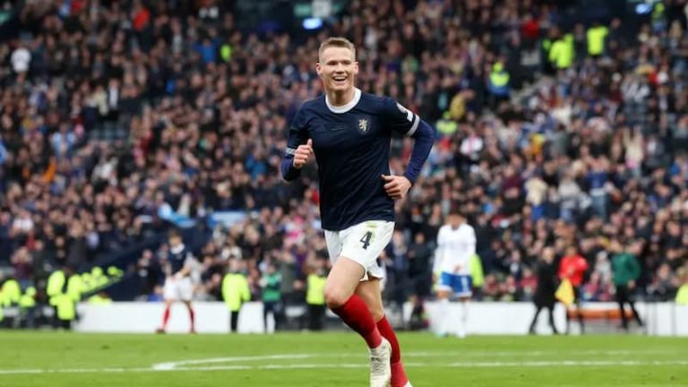 MC Tominay nên được trao cơ hội tại Manchester United